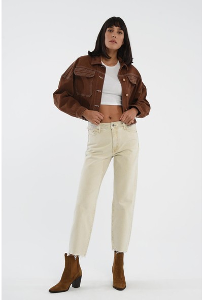 Cross Jeans Eliza Cropped Ekru Paçası Kesik Yüksek Bel Straight Fit Fermuarlı Jean Pantolon C 4518-050 Cross Jeans Eliza Cropped Ekru Paçası Kesik Yüksek Bel Straight Fit Fermuarlı Jean Pantolon C 4518-050
