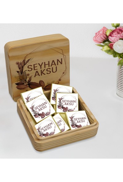 BK Kişiye Özel Isimli Çiçek Tasarımlı Kare Ahşap Kutuda Madlen Çikolata -13 BK Kişiye Özel Isimli Çiçek Tasarımlı Kare Ahşap Kutuda Madlen Çikolata -13
