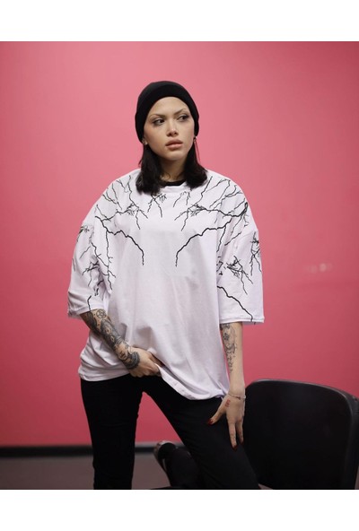 Vural Çelik Şimşek Baskılı Oversize Beyaz Tişört Vural Çelik Şimşek Baskılı Oversize Beyaz Tişört
