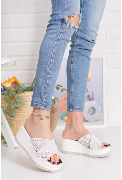 Günkar Beyaz Örgülü Terlik