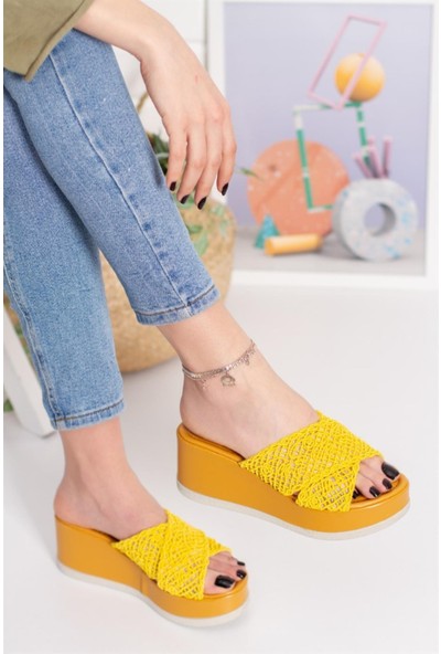 Günkar Sarı Cilt Dolgu Topuk Terlik