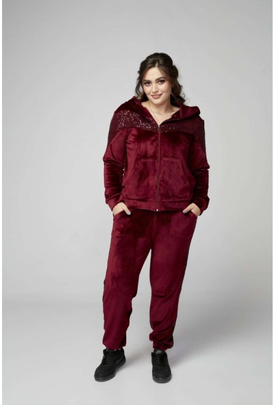 Moda Berray 1927 Bordo Tam Kalıp Tarz Kapşonlu Kadife Büyük Beden Eşofman Takımı Moda Berray 1927 Bordo Tam Kalıp Tarz Kapşonlu Kadife Büyük Beden Eşofman Takımı