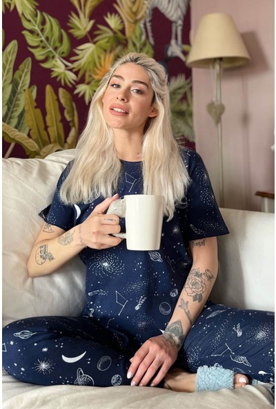 Pijama Evi Lacivert Galaksi Baskılı Kısa Kollu Kadın Pijama Takımı
