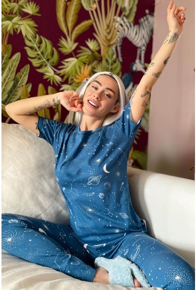 Pijama Evi Mavi Galaksi Baskılı Kısa Kollu Kadın Pijama Takımı