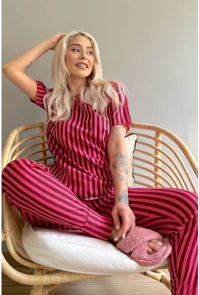 Pijama Evi Bordo Linie Baskılı Kısa Kollu Kadın Pijama Takımı