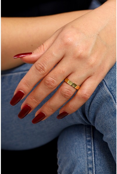 Hestia Silver Modern Köşeli 925 Ayar Gümüş Yüzük Hestia Silver Modern Köşeli 925 Ayar Gümüş Yüzük