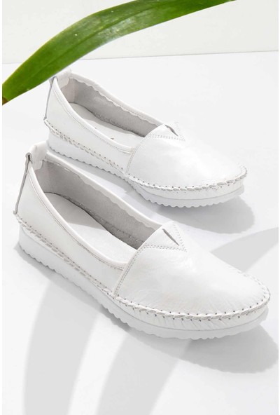 Bambi Beyaz Deri Kadın Babet K01671300503