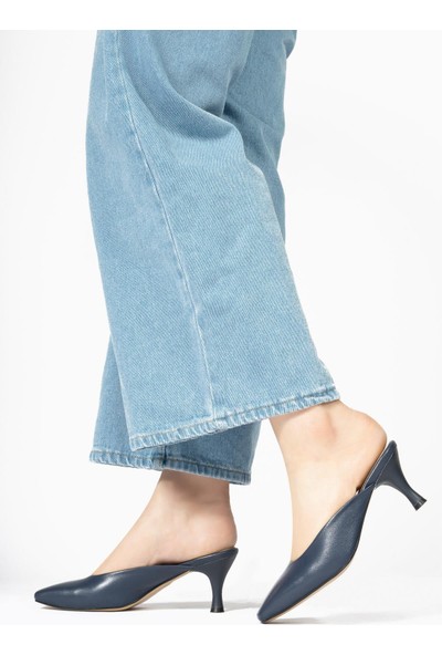 CZ London Deri Kadın Terlik Arkası Açık Küt Burunlu Topuklu Ayakkabı CZ London Deri Kadın Terlik Arkası Açık Küt Burunlu Topuklu Ayakkabı