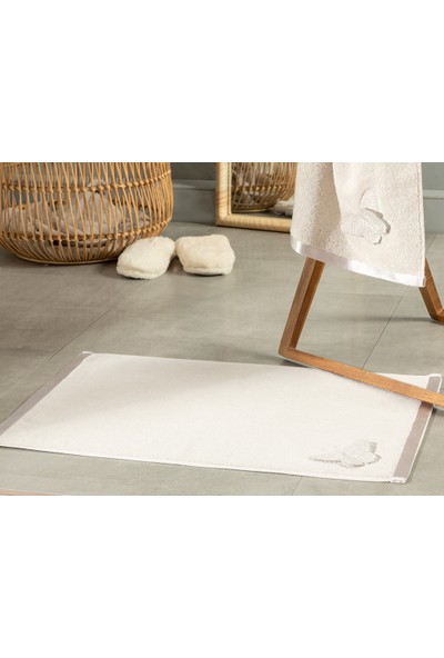 English Home White Butterfly Nakışlı Ayak Havlusu 50 x 70 cm Krem English Home White Butterfly Nakışlı Ayak Havlusu 50 x 70 cm Krem