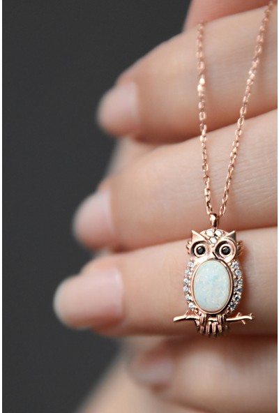 925 Ayar Gümüş Rose Kaplama Beyaz Opal Taşlı Baykuş Kolye 925 Ayar Gümüş Rose Kaplama Beyaz Opal Taşlı Baykuş Kolye