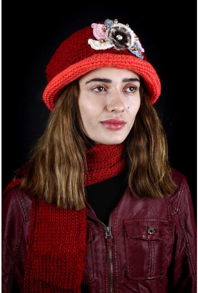 Beoje Kırmızı Kadın Kadın Atkı Bere Takımı Örme Yuvarlak Tasarım Taş ve Tüy Detaylı