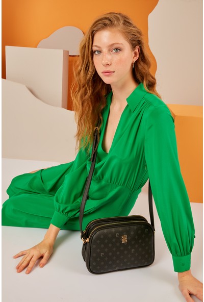 Pierre Cardin Siyah Monogram Kadın Çapraz Çanta 05PO22Y1536-MN S Pierre Cardin Siyah Monogram Kadın Çapraz Çanta 05PO22Y1536-MN S