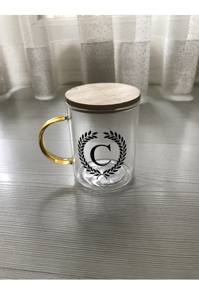 Gülruli Harfli Kulplu Kapaklı Kupa 270 ml Gülruli Harfli Kulplu Kapaklı Kupa 270 ml