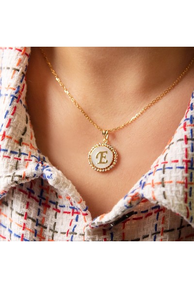 Myra Gold Dorika Toplu Yuvarlak E Harfi Altın Kolye Ucu