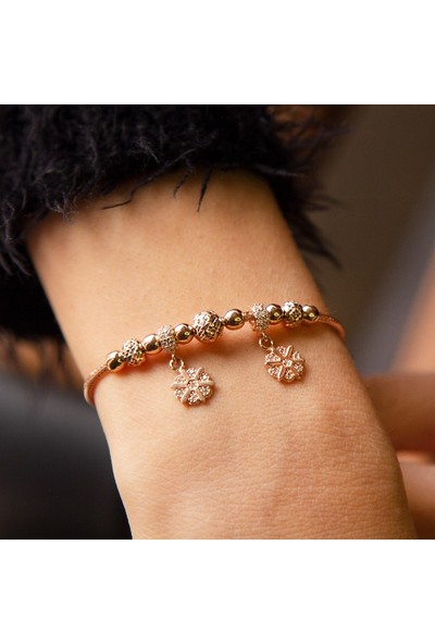 Myra Gold Kartanesi Charm Detaylı Rose Altın Bileklik Myra Gold Kartanesi Charm Detaylı Rose Altın Bileklik