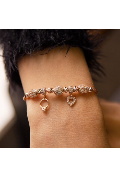 Myra Gold Yüzük ve Kalp Charm Detaylı Rose Altın Bileklik Myra Gold Yüzük ve Kalp Charm Detaylı Rose Altın Bileklik