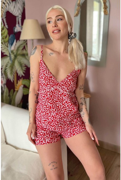 Pijama Evi Kırmızı Daisy Baskılı Dokuma Ip Askı Şortlu Pijama Takımı Pijama Evi Kırmızı Daisy Baskılı Dokuma Ip Askı Şortlu Pijama Takımı