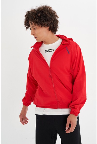 Hummel 940166-1301 Dik Yaka Oversize Düz Kırmızı Erkek Yağmurluk Hummel 940166-1301 Dik Yaka Oversize Düz Kırmızı Erkek Yağmurluk