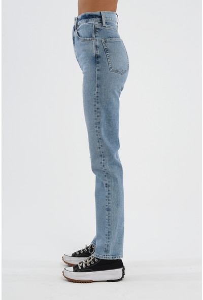 Cross Jeans Açık Mavi Yüksek Bel Slim Straight Fit Dizi Yıpratmalı Fermuarlı Jean Pantolon C 4694-005 Cross Jeans Açık Mavi Yüksek Bel Slim Straight Fit Dizi Yıpratmalı Fermuarlı Jean Pantolon C 4694-005