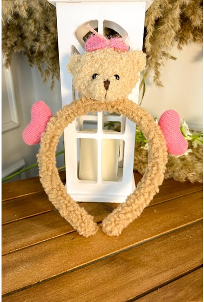 Şubu Tasarım Kıvırcık Ayıcık Figürlü Taç Kahverengi SBT409 Şubu Tasarım Kıvırcık Ayıcık Figürlü Taç Kahverengi SBT409