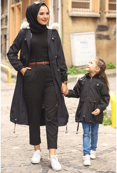 Püskül Detaylı Çocuk Mont Siyah