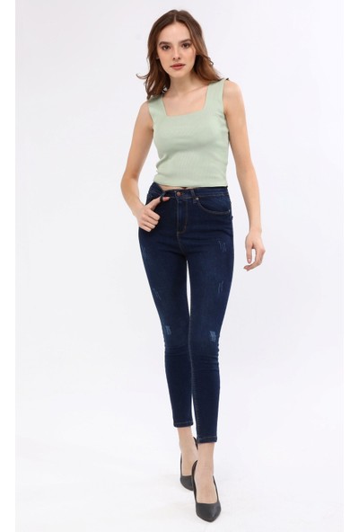 Nesafet Ara Beden Eskitme İşlemli Kadın Dar Paça Kot Pantolon Nesafet Ara Beden Eskitme İşlemli Kadın Dar Paça Kot Pantolon