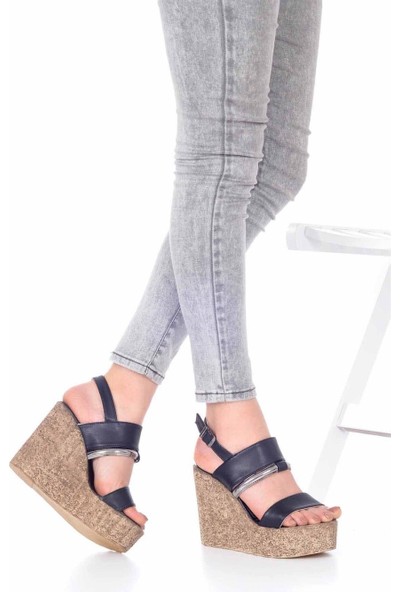 Chie Collection Marcella Siyah Cilt Dolgu Topuk Ayakkabı Chie Collection Marcella Siyah Cilt Dolgu Topuk Ayakkabı