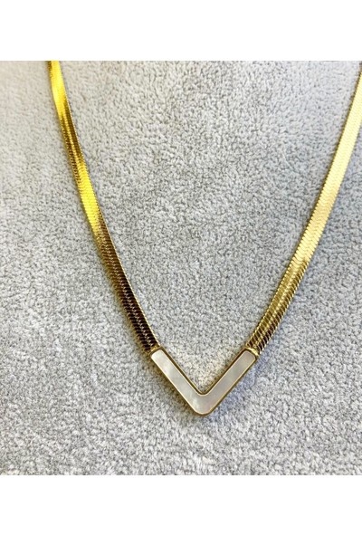 Yugen Concept Gold Kaplama Beyaz V Detay Çelik Kolye Yugen Concept Gold Kaplama Beyaz V Detay Çelik Kolye