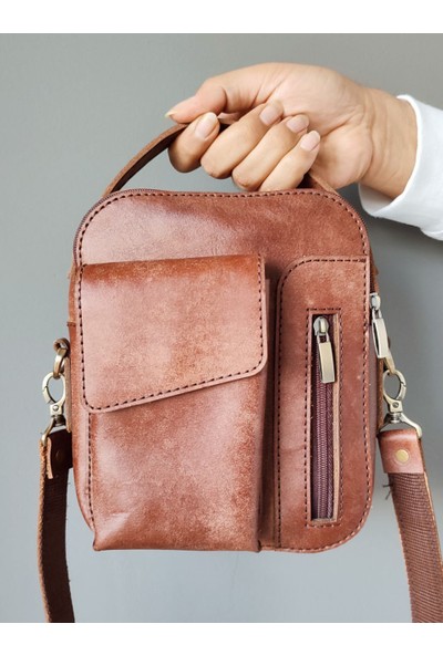 Pustin Hakiki Deri Çapraz Askılı Telefon Bölmeli Cüzdan Çantası Kahverengi 003 Pustin Hakiki Deri Çapraz Askılı Telefon Bölmeli Cüzdan Çantası Kahverengi 003
