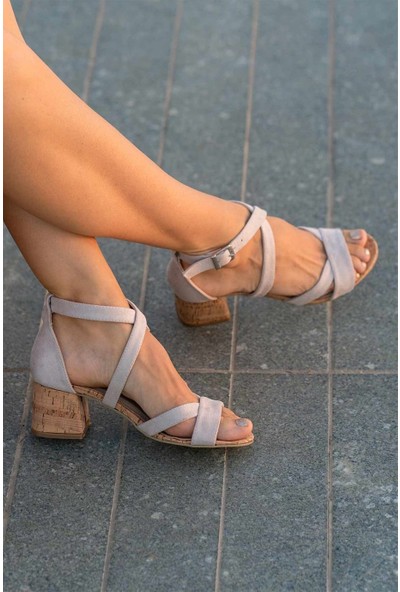 Spoty Shopping Bita Krem Süet Topuklu Ayakkabı Spoty Shopping Bita Krem Süet Topuklu Ayakkabı