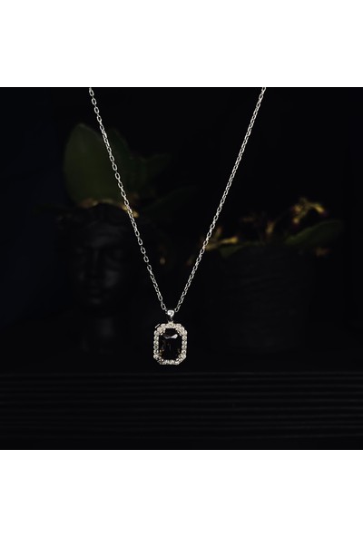 Wena Jewelry 925 Ayar Gümüş Wena Baget Taşlı Hologramlı Kolye Wena Jewelry 925 Ayar Gümüş Wena Baget Taşlı Hologramlı Kolye