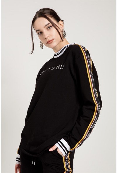 Jahr Marc Baskılı ve Renkli Şeritli Siyah Kadın Sweatshirt Jahr Marc Baskılı ve Renkli Şeritli Siyah Kadın Sweatshirt