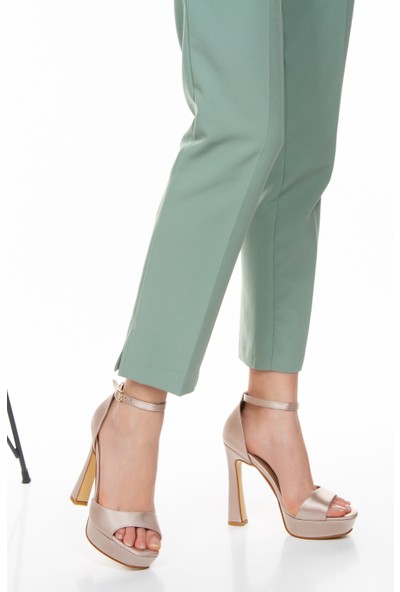 Alessia Shoes Luna Ten Saten Tek Bant Lüks Platform Topuklu Ayakkabı Alessia Shoes Luna Ten Saten Tek Bant Lüks Platform Topuklu Ayakkabı