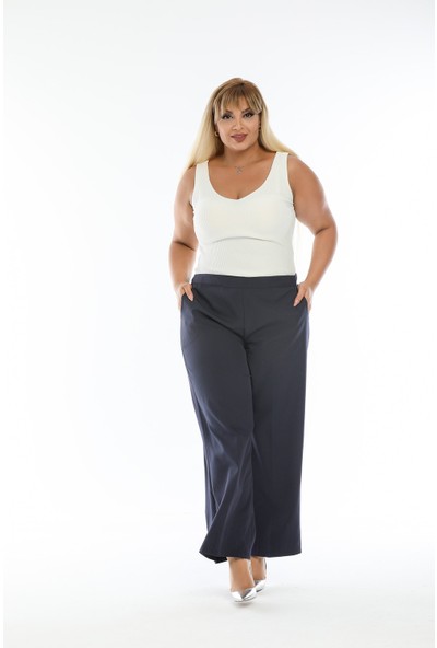 Nil Butik Büyük Beden Lacivert Beli Lastikli ve Cepli Bol Paça Kadın Pantolon Nil Butik Büyük Beden Lacivert Beli Lastikli ve Cepli Bol Paça Kadın Pantolon