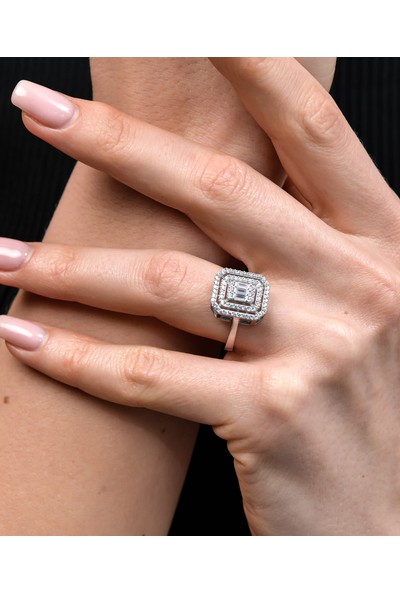 Prestige Gümüş Kare Baget Taşlı Zirkon Taşlı Gümüş Bayan Yüzük 00153 Prestige Gümüş Kare Baget Taşlı Zirkon Taşlı Gümüş Bayan Yüzük 00153