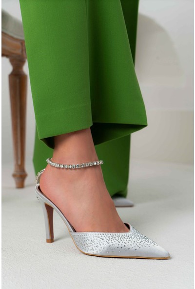 Nişantaşı Shoes Paris Gümüş Saten Bilek Bağlı Taş Detay Kadın Topuklu Ayakkabı Nişantaşı Shoes Paris Gümüş Saten Bilek Bağlı Taş Detay Kadın Topuklu Ayakkabı