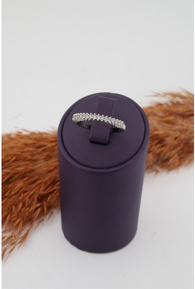 By Zeyna Aksesuar Ayarlanabilir Numarasız Zirkon Yarım Tur Yüzük By Zeyna Aksesuar Ayarlanabilir Numarasız Zirkon Yarım Tur Yüzük