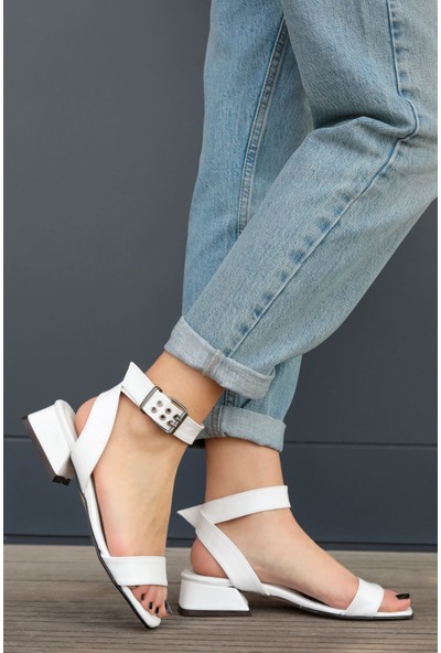 Mio Gusto Carol Beyaz Kısa Topuklu Sandalet Mio Gusto Carol Beyaz Kısa Topuklu Sandalet