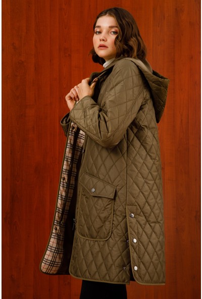 Micca Iç Astarı Ekoseli Önü Cepli Yanları Çıtçıtlı Kapitone Şişme Mont-Haki Micca Iç Astarı Ekoseli Önü Cepli Yanları Çıtçıtlı Kapitone Şişme Mont-Haki