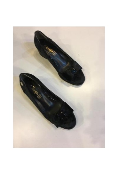 Mirage Günlük Ayakkabı Siyah Kurdeleli Kalın Topuk Topuk Boyu 5 cm Mirage Günlük Ayakkabı Siyah Kurdeleli Kalın Topuk Topuk Boyu 5 cm