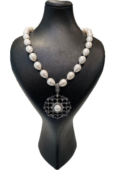 Seibu Çiçek Motifli Inci Kolye