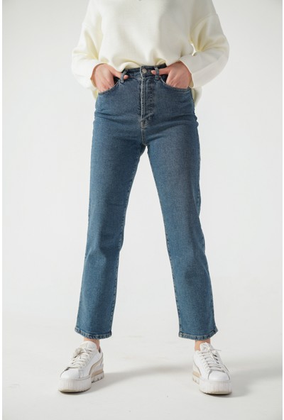 Deniz Tapan Butik Düğme Detaylı Jean Deniz Tapan Butik Düğme Detaylı Jean