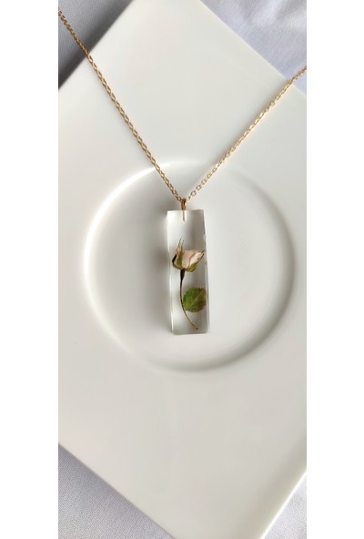 Berna Beyaz Güllü Kolye