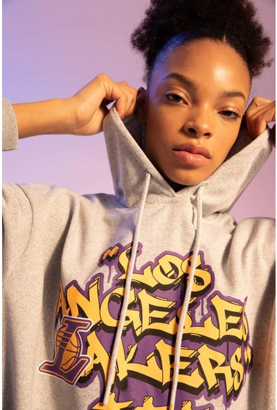 DeFacto Defacto Fit NBA Los Angeles Lakers Lisanslı Oversize Fit Kapüşonlu Sweatshirt W5844AZ22SP DeFacto Defacto Fit NBA Los Angeles Lakers Lisanslı Oversize Fit Kapüşonlu Sweatshirt W5844AZ22SP