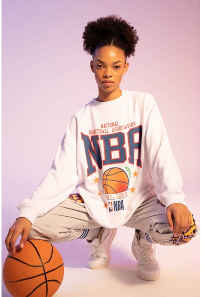 DeFacto Defacto Fit Oversize Fit NBA Lisanslı Bisiklet Yaka Sweatshirt X2985AZ22SP