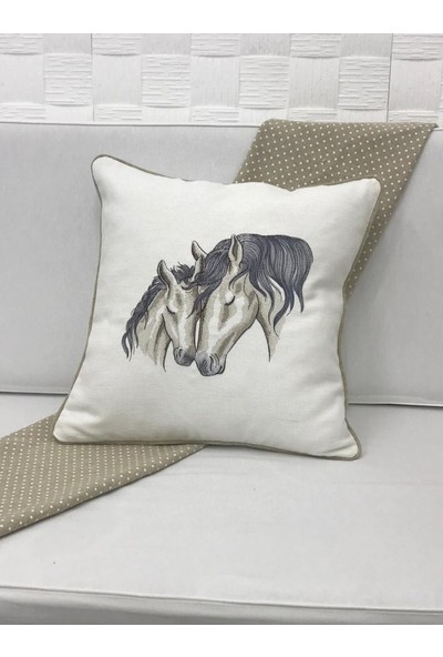 At Nakışlı Kırlent