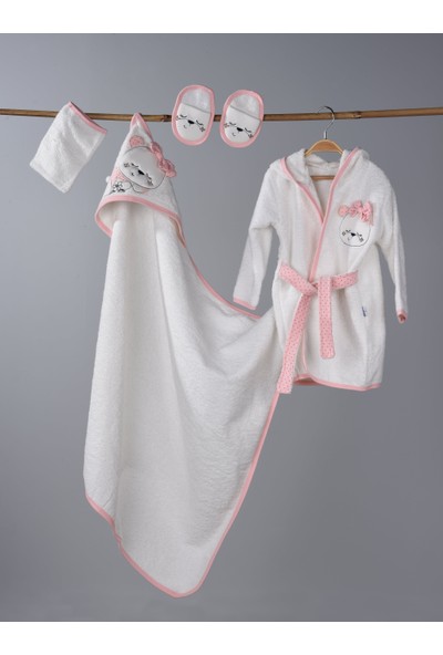 Miniworld Uyuyan Ayıcık Kabartma Kız Bebek Bornoz Seti - Pudra Miniworld Uyuyan Ayıcık Kabartma Kız Bebek Bornoz Seti - Pudra