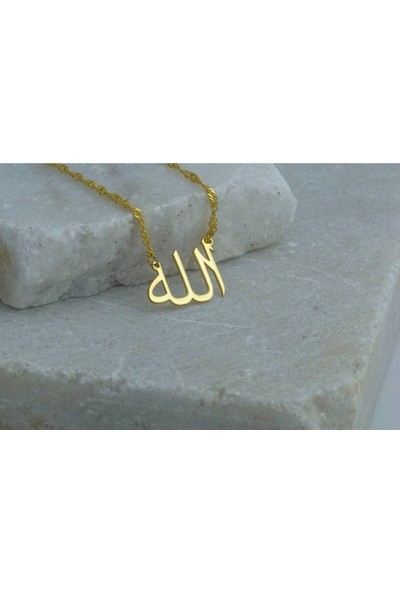 Market Of Universe Unisex 925 Ayar Gümüş Altın Kaplama Allah Yazılı Arapça Kolye Market Of Universe Unisex 925 Ayar Gümüş Altın Kaplama Allah Yazılı Arapça Kolye