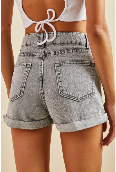 Gaydalı Giyim Kadın Gri Yüksek Bel Paça Katlamalı Denim Kot Mini Şort Gaydalı Giyim Kadın Gri Yüksek Bel Paça Katlamalı Denim Kot Mini Şort