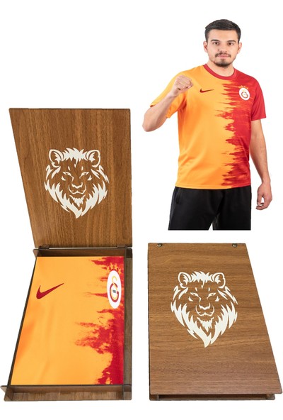 Galatasaray Forma Orijinal 2020/2021 Parçalı Iç Saha Forması (Ahşap Kutulu) Galatasaray Forma Orijinal 2020/2021 Parçalı Iç Saha Forması (Ahşap Kutulu)